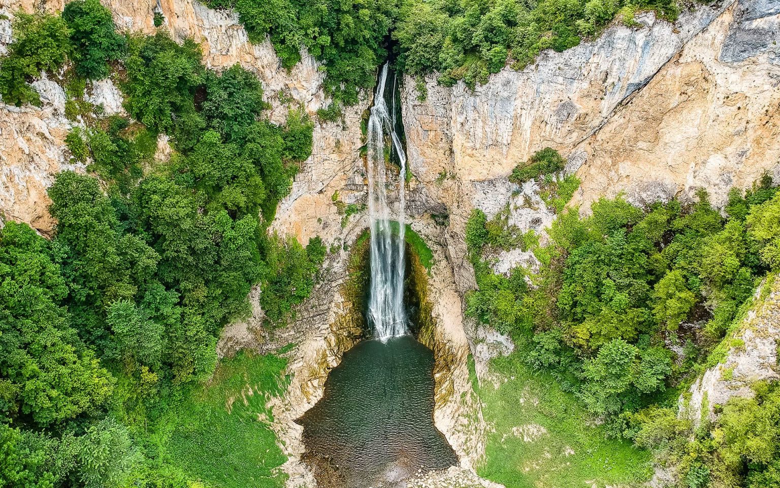 VODOPAD BLIHE, BOBIJAŠKO OKO & SANSKI MOST - Riho Tours